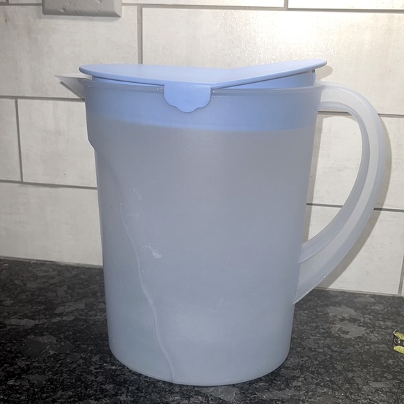 Tupperware | Kitchen | Impressions Blue Gallon Pitcher Rocker Lid ...
